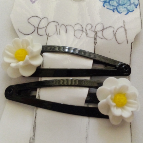 Accessories | Daisy Hair Clips Black And White | Poshmark